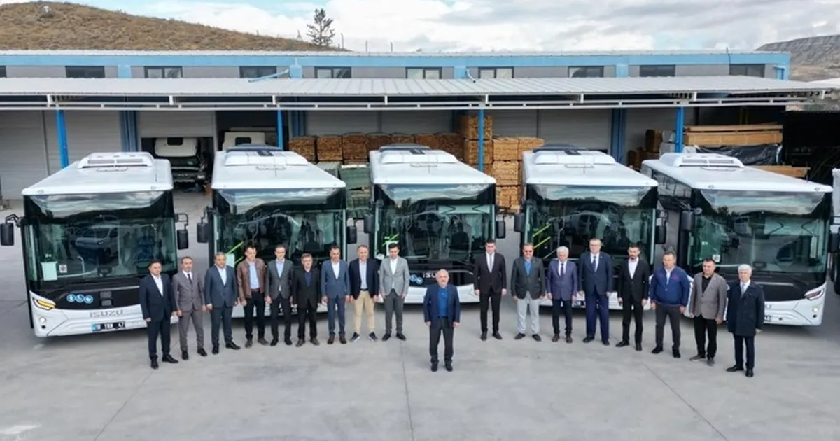 BAŞKAN ESEN YAREN PLAKALI 20 YENİ ARACI TANITTI